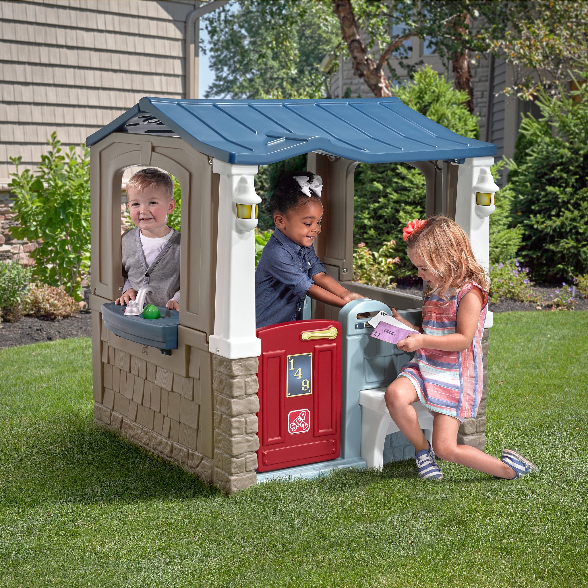 Plastic Playhouse with Windows for Kids – Step2 Seaside Villa | Totdot